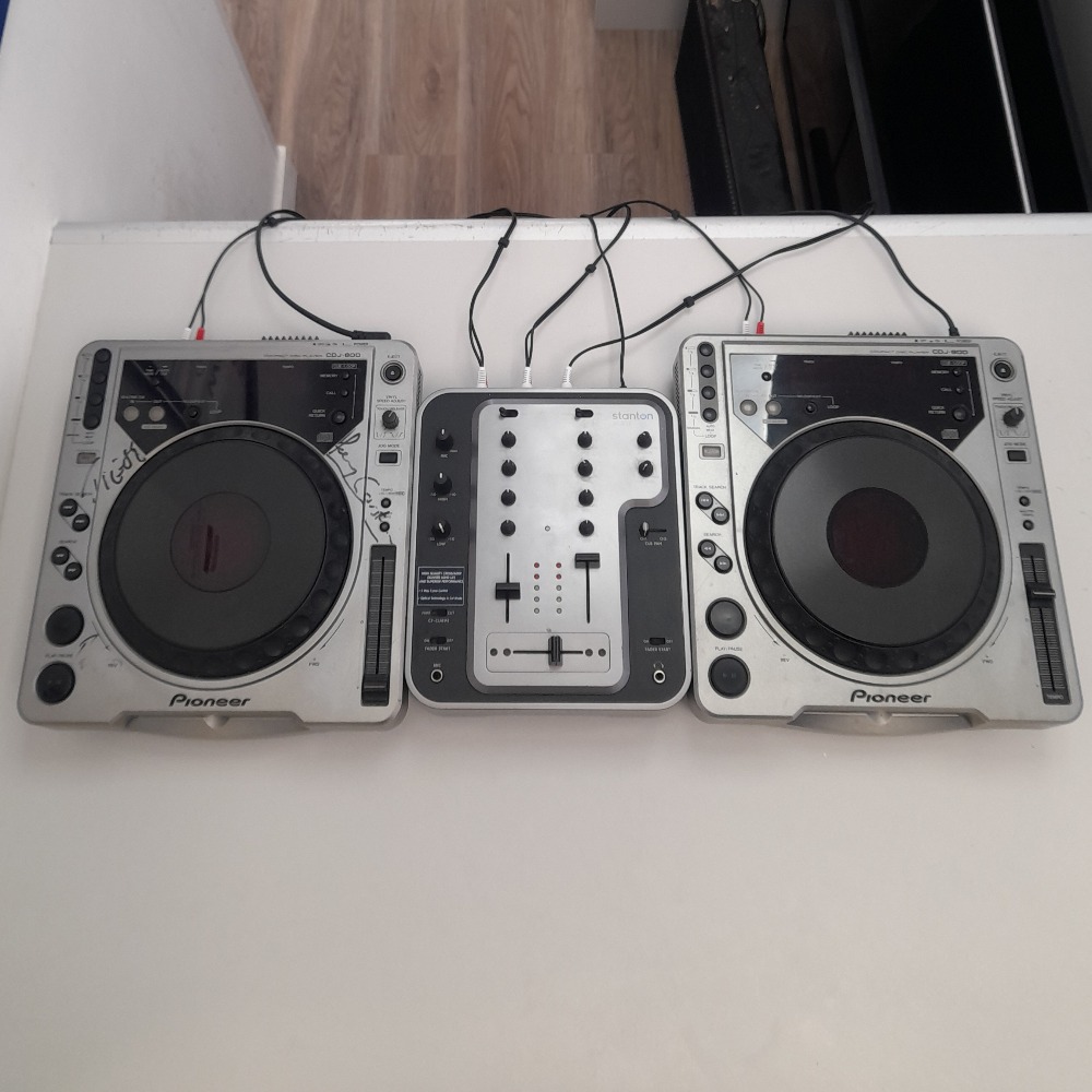 Used Stanton M.212-AU + 2 x Pioneer CDJ-800 - Own4Less